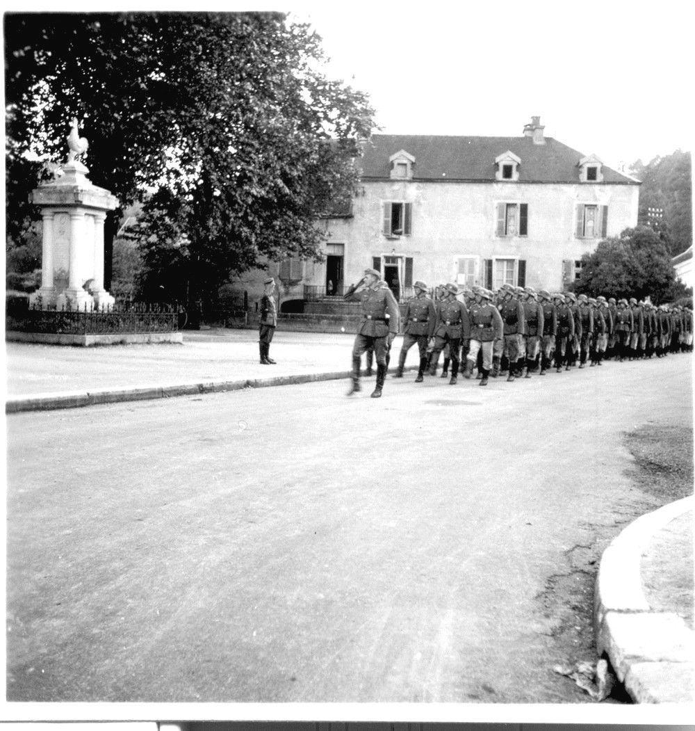 Un défilé à Aignay le Duc pendant l'occupation... Un défilé à Aignay le Duc pendant l'occupation...